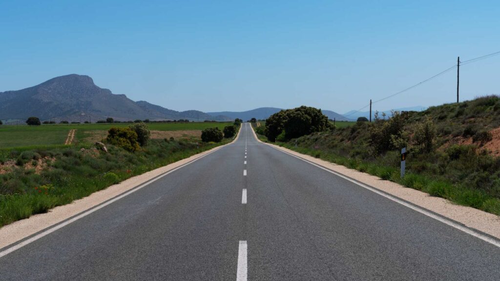 Ni autopista ni autovía: esta carretera secundaria tiene la recta más ...