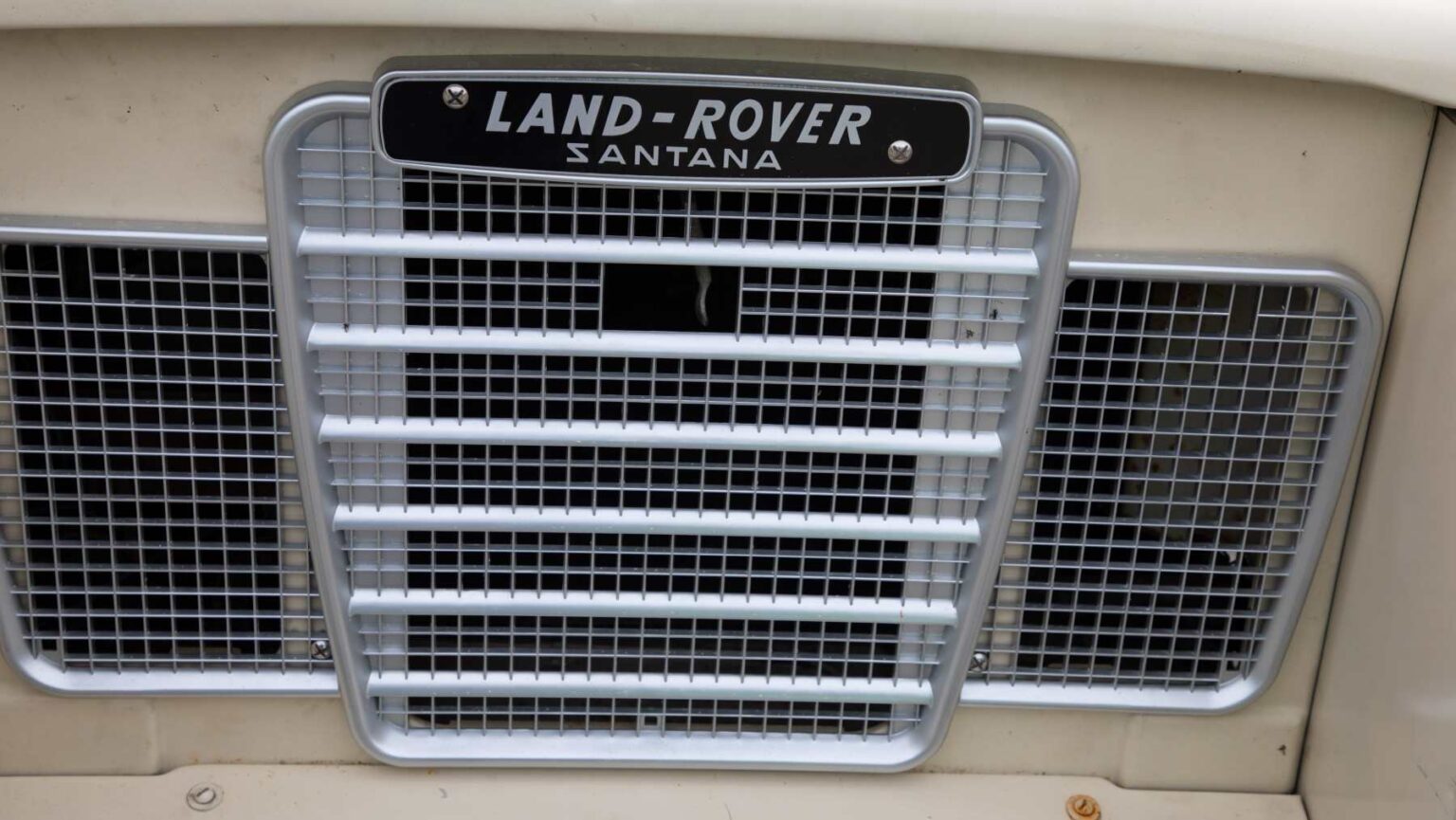 Es oficial: Santana Motor vuelve 14 años después gracias a una gran ...