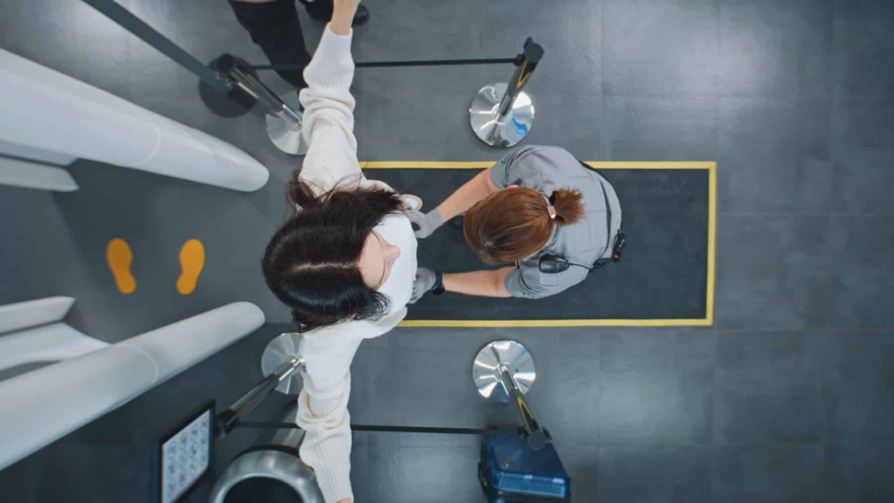 US airports in collapse - more than 400 TSA agents miss work in New ...