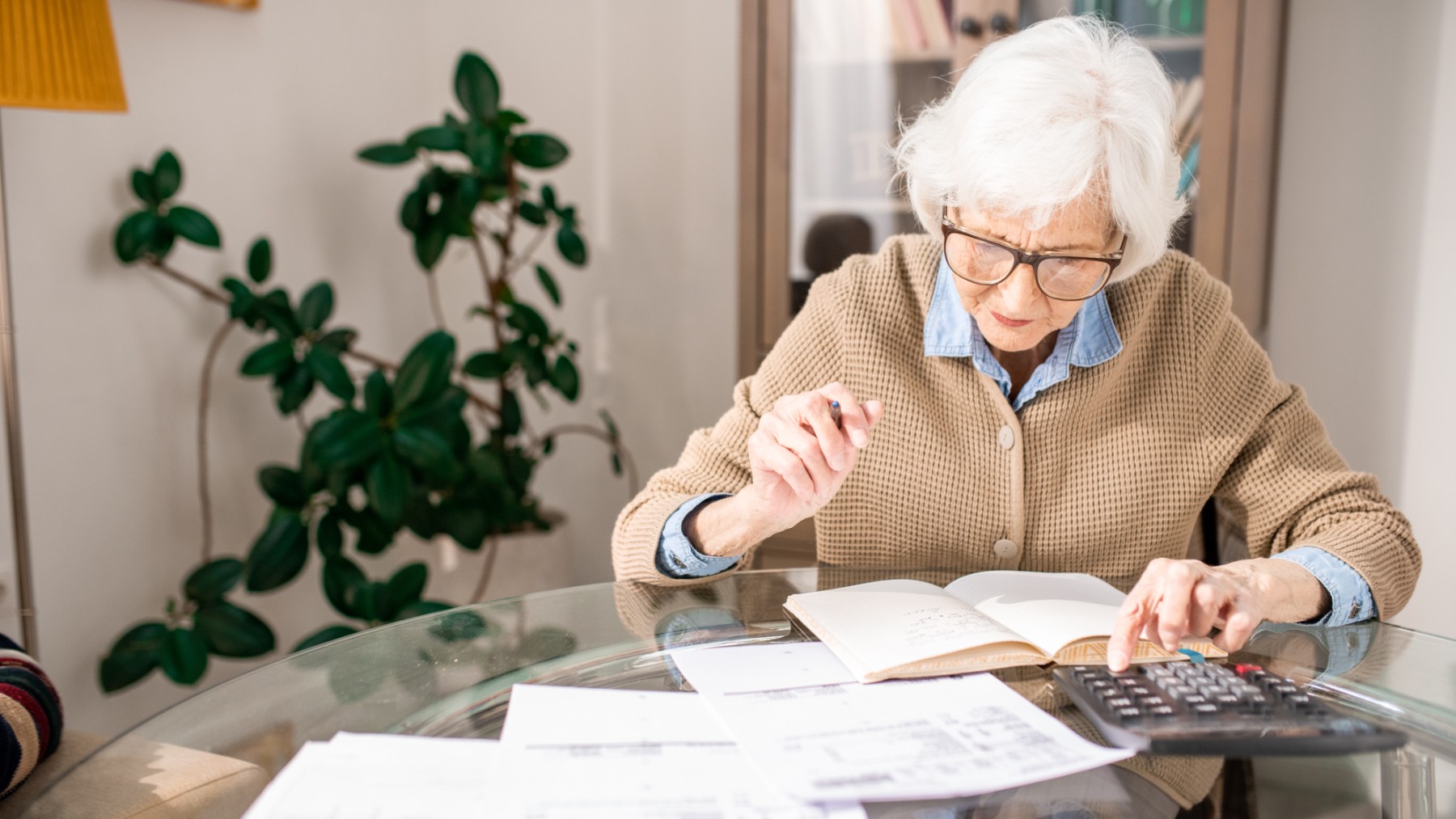 It's official - the new retirement age will change in 2025 - only those ...