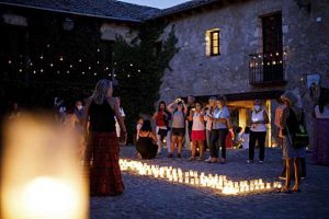 El aforo para entrar a Pedraza durante los ‘Conciertos de las Velas ...