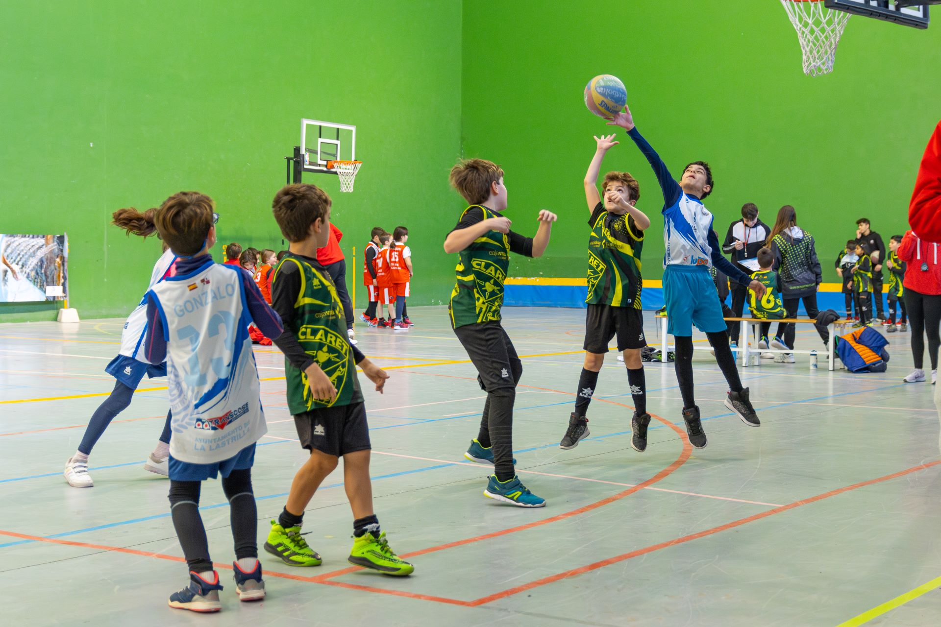 La Liga Avispa Calixta pone a jugar al basket a 250 jóvenes deportistas