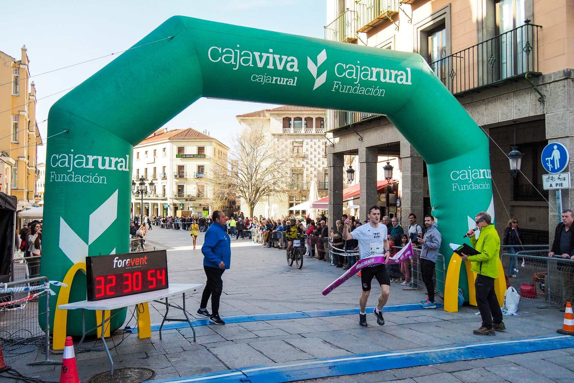 Aitor Etxeberria y Sandra San Miguel, vencedores de la XIII Carrera ...