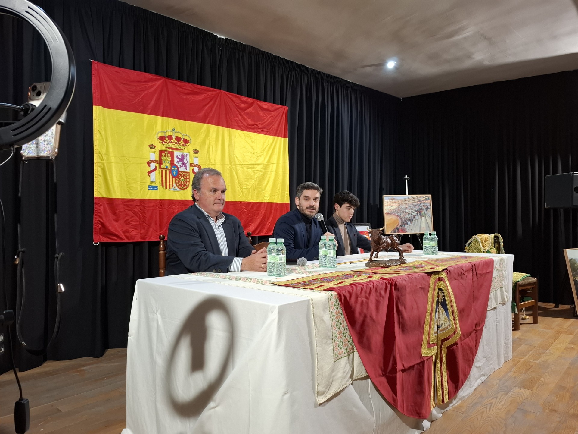 Lleno en la tertulia taurina de Cabezuela con el ganadero Ricardo del ...