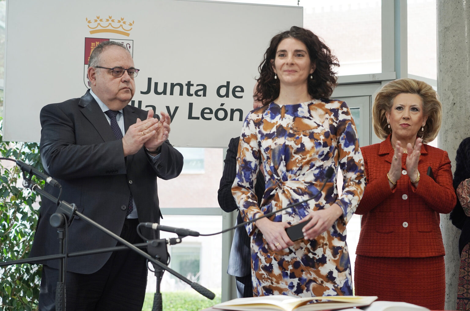 Cristina Granda toma posesión como nueva directora de Salud Pública en ...