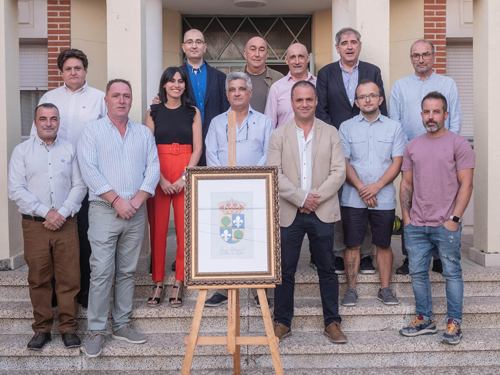 Mata de Cuéllar estrena escudo y bandera