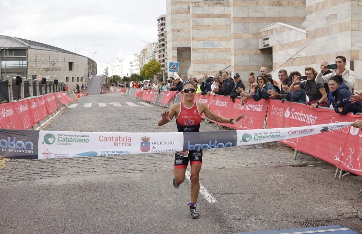 Victoria de Marina Muñoz en el Triatlón Ciudad de Santander