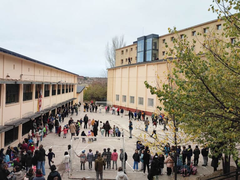 La comunidad educativa de La Aneja se moviliza ante la falta de ...