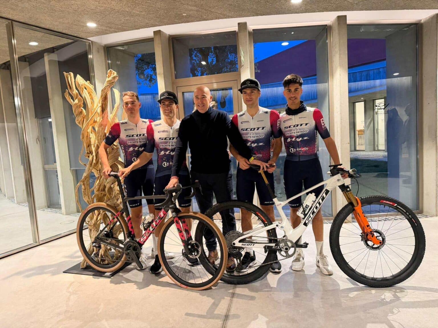 Presentación del equipo Scott Monte Nevado en el Campus del Jamón