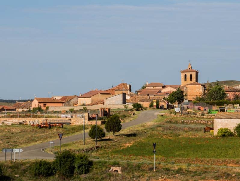 Arenillas (Soria) busca familia con hijos y ofrece una vivienda ...
